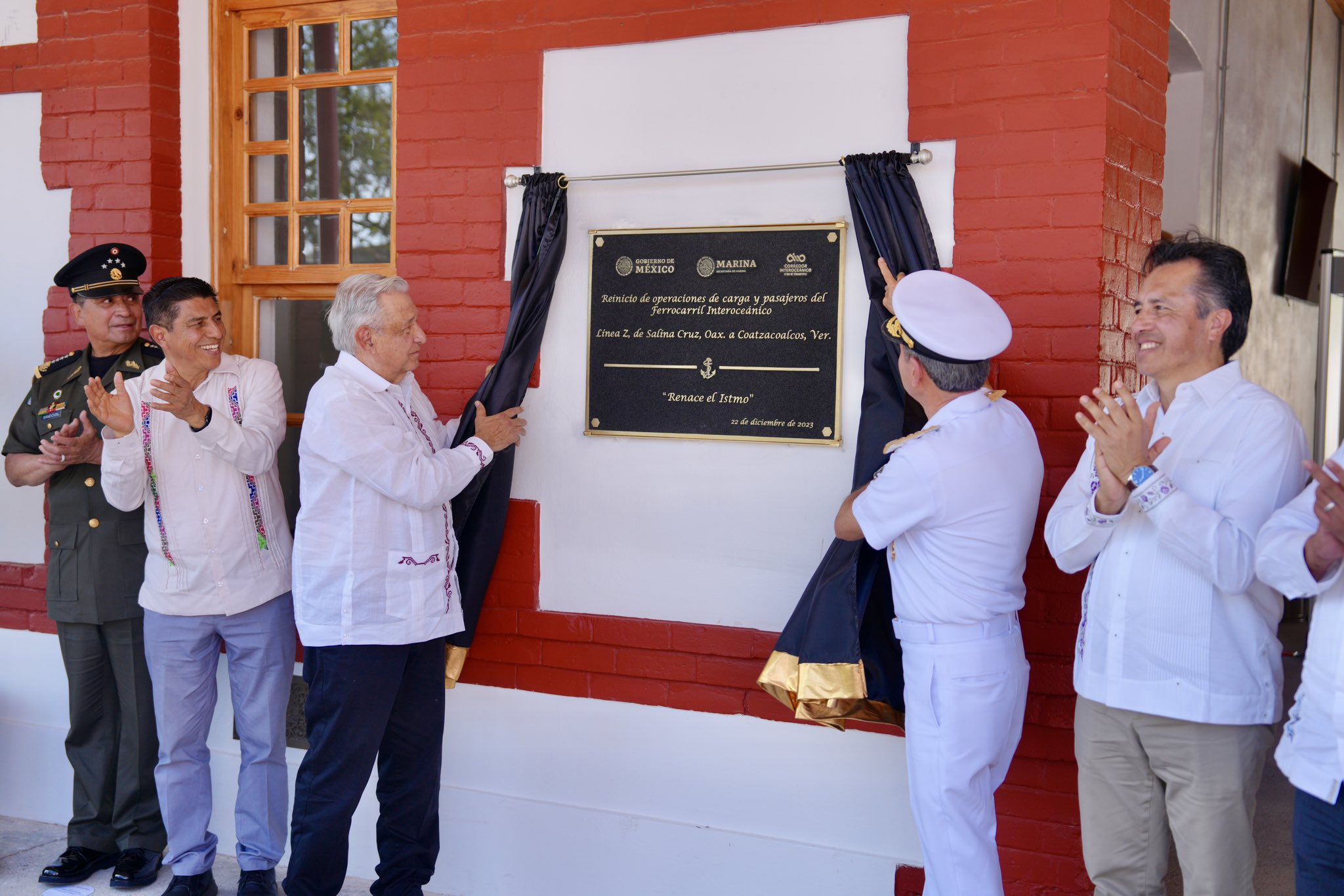 Inaugura AMLO Línea Z del tren de pasajeros del Istmo de Tehuantepec ...