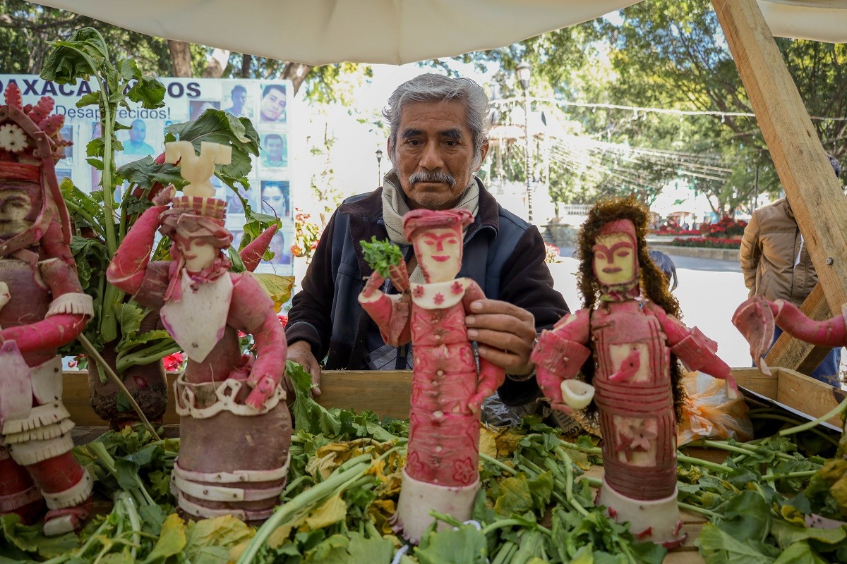 En un ambiente de paz social y seguridad se vivió la Noche de Rábanos ...