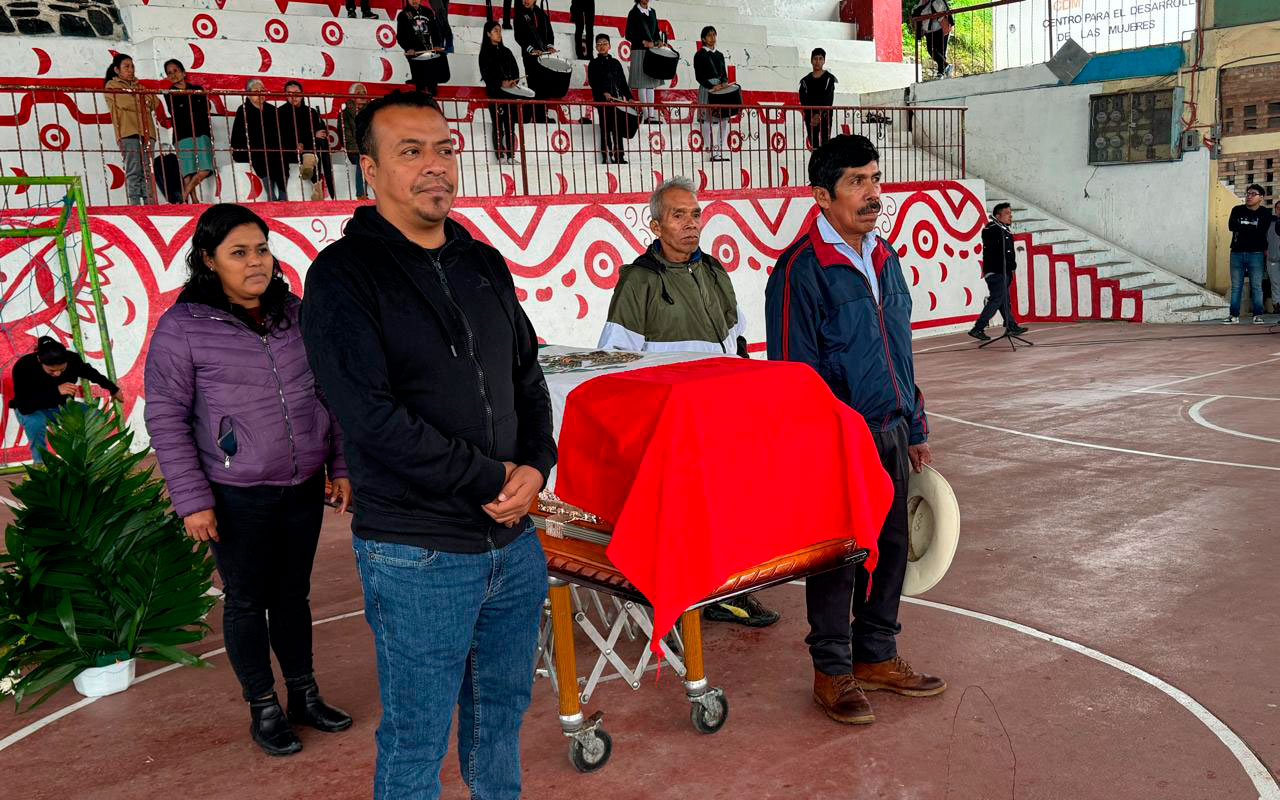 San Jerónimo Tecoatl da último adiós a su edil Cristino Guzmán - Ruta ...