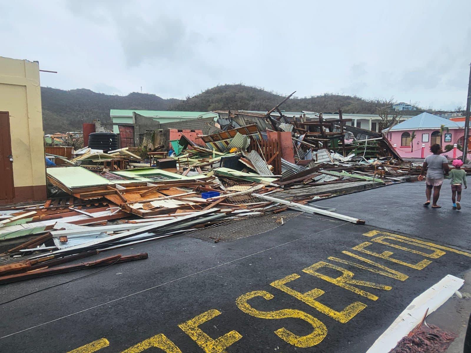 Huracán Beryl se volvió categoría 4; tocó tierra en isla de Granada ...