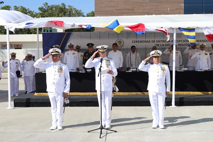 Toma de protesta nuevo Comandante de la Décima Región Naval de Salina ...