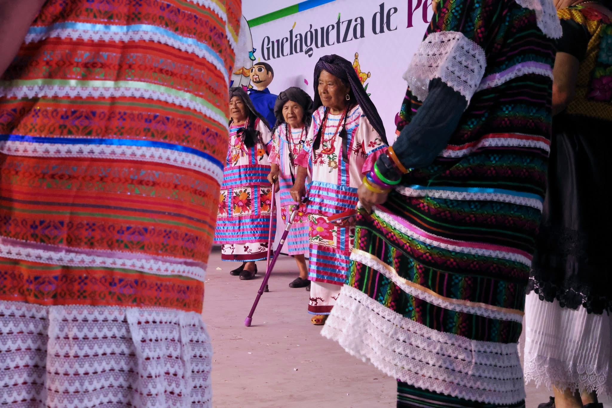 Personas mayores comparten la Guelaguetza “Toz Nakchho” en Oaxaca ...