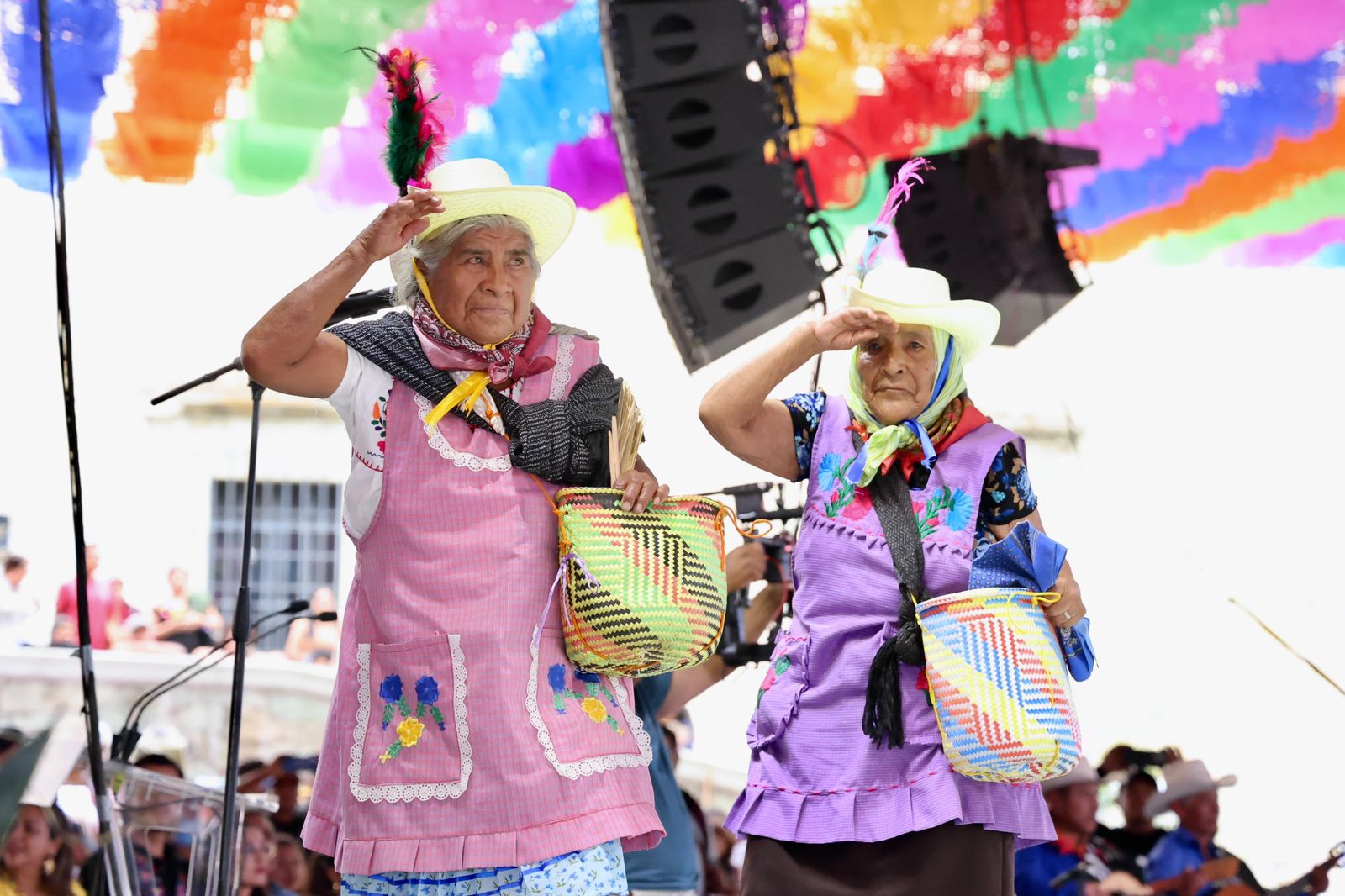 Personas mayores comparten la Guelaguetza “Toz Nakchho” en Oaxaca ...
