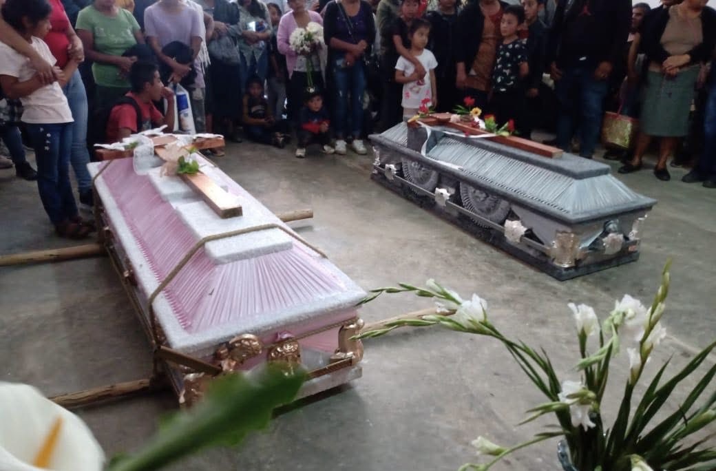 Despiden a víctimas de volcadura en la Sierra de Flores Magón; habían ...